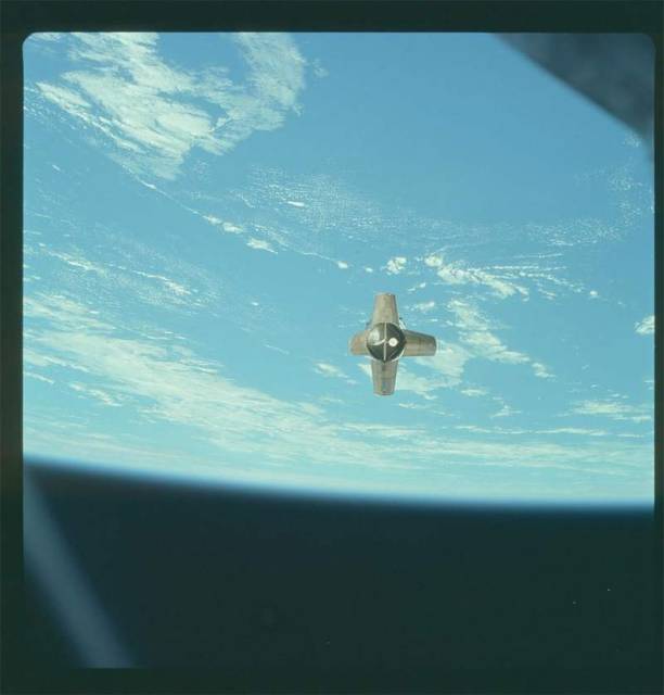 Nasa Releases Over 8 000 Hd Photos From The Apollo Missions Wordlesstech