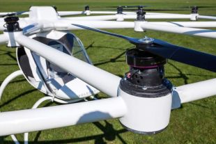 First Manned Flight With The Electric Volocopter VC200 - WordlessTech