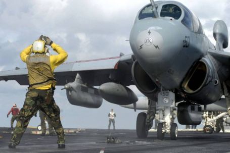 What The Color-coded Uniforms Of US Aircraft Carrier Crews Mean ...