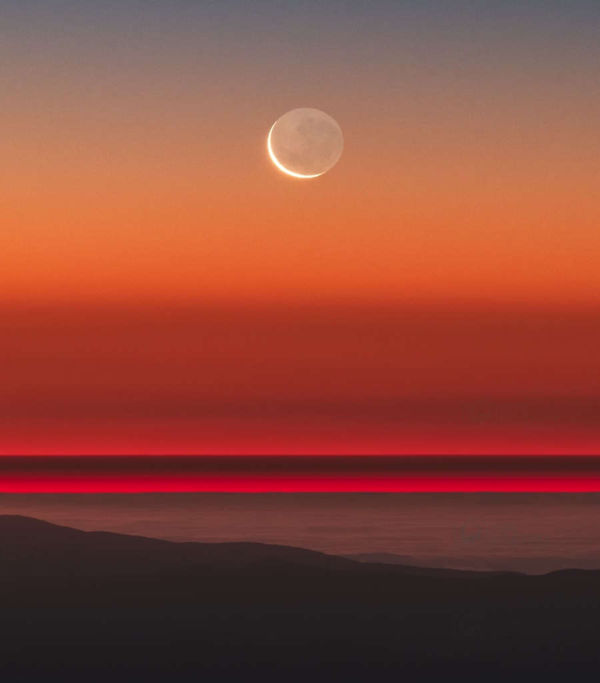 Earthshine From A Young Crescent Moon - WordlessTech