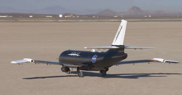 Folding Aircraft Wings In Flight - WordlessTech