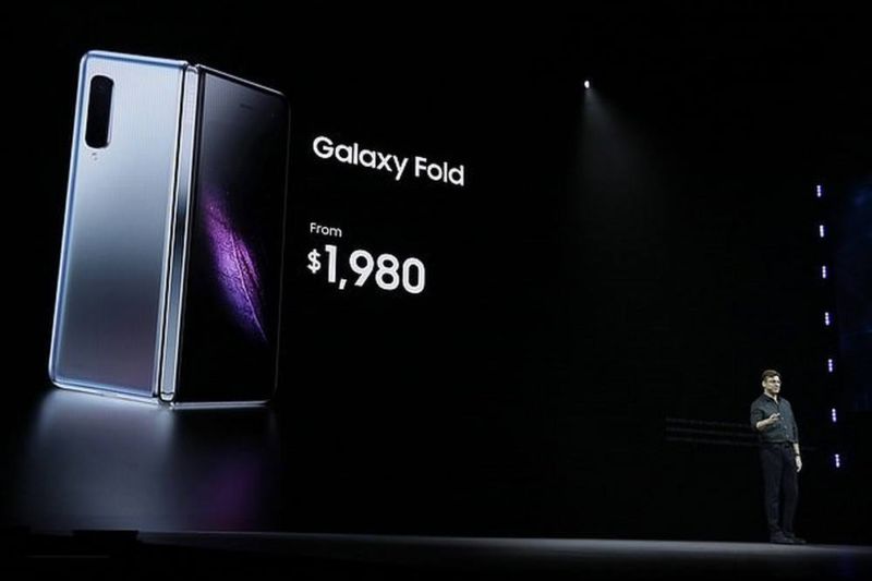 Samsung's $2,000 Galaxy Fold - WordlessTech