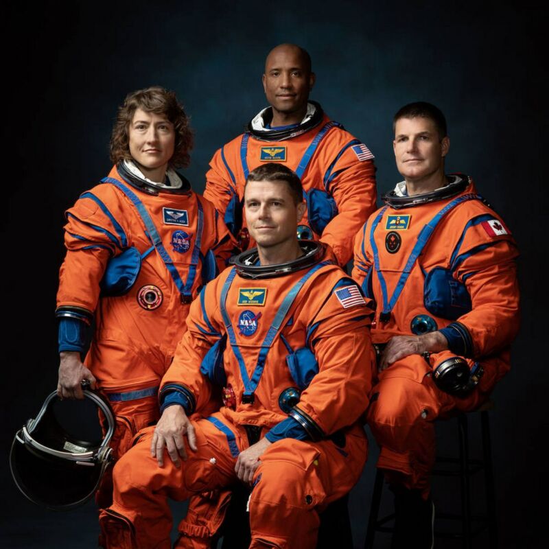 The Astronauts Who Will Fly Around The Moon - WordlessTech