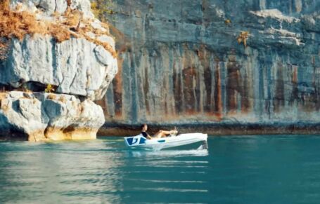 Electric Jetcycle With Carbon-Fiber Hydrofoils - WordlessTech