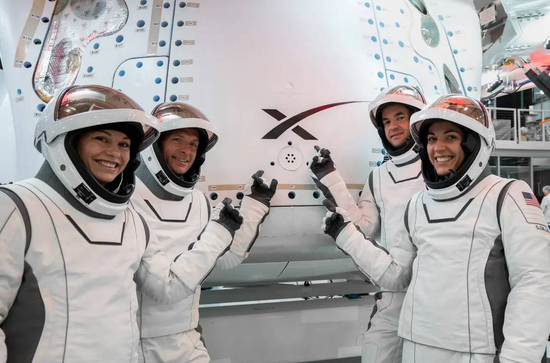 The new SpaceX Extravehicular Activity Suit (EVA) | WordlessTech The new SpaceX Extravehicular Activity Suit (EVA) | WordlessTech