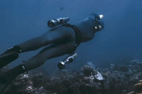 Zetdive Waist-Worn Underwater Propulsion System - WordlessTech