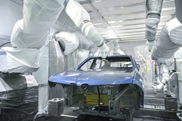BMW Opens World's First AI-run Car Factory - WordlessTech